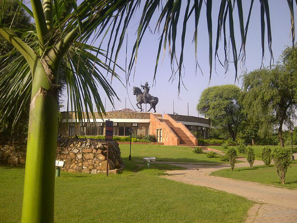 दिल्ली के सबसे पहले शहर, लाल कोट का एक अंजाना राज़! | A Mysterious Tale ...