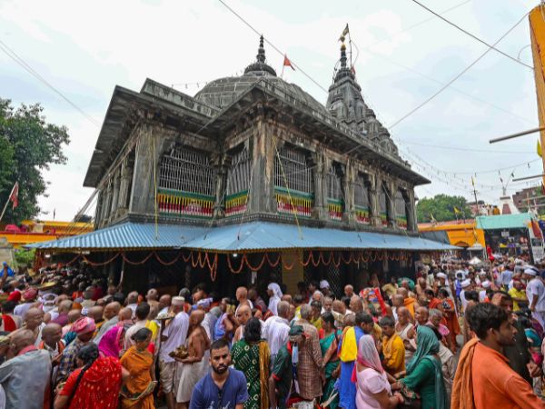 भारत की इन जगहों पर दिलाए पूर्वजों को मोक्ष, पिंडदान के लिए प्रसिद्ध है ...