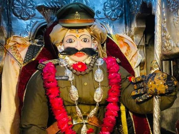 इस देवता को कहा जाता है काशी कोतवाल, यहां कोतवाली में थानेदार नहीं ...