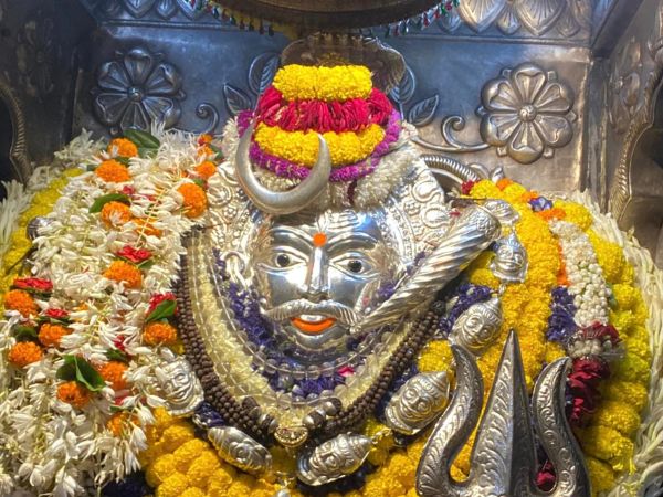 इस देवता को कहा जाता है काशी कोतवाल, यहां कोतवाली में थानेदार नहीं ...