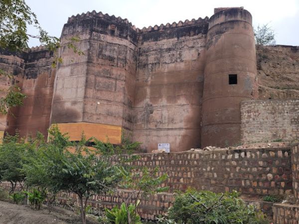 ये हैं उत्तर प्रदेश के प्रसिद्ध ऐतिहासिक स्थल, जहां आपको मिलेंगी वीरता ...