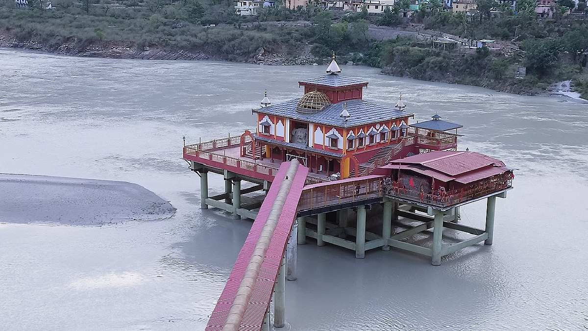 उत्तराखंड का ऐसा मंदिर जिसने अपनी जगह से हटने के लिए किया था इंकार ...