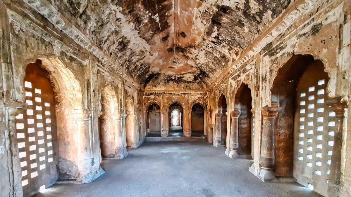 उत्तर प्रदेश का वह किला जहां विषपान के बाद भगवान शिव ने तपस्या कर अपनी ...