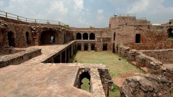 सिर्फ आगरा में ही नहीं, हरियाणा में भी मौजूद है एक मुगल प्रेम की निशानी ...