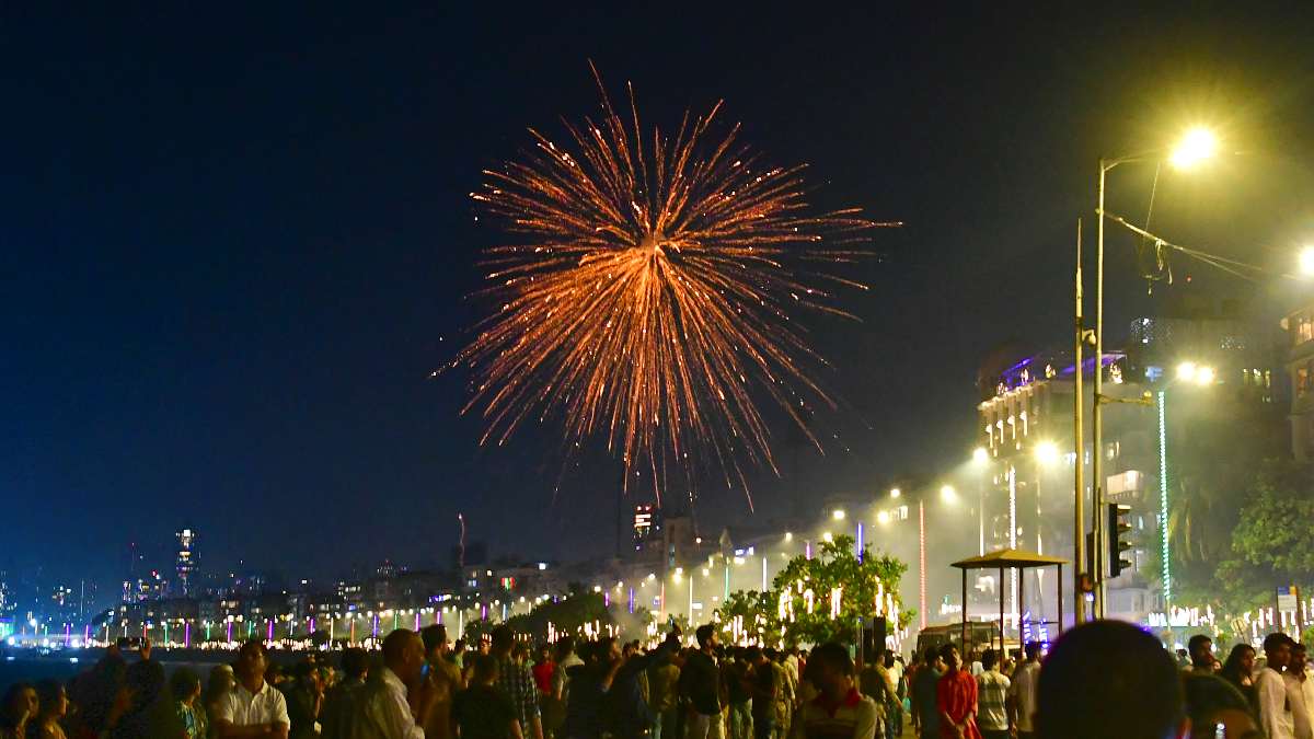 दिवाली के अगले दिन लखनऊ में सेलिब्रेट किया जाता है 300 साल पुराना एक ...